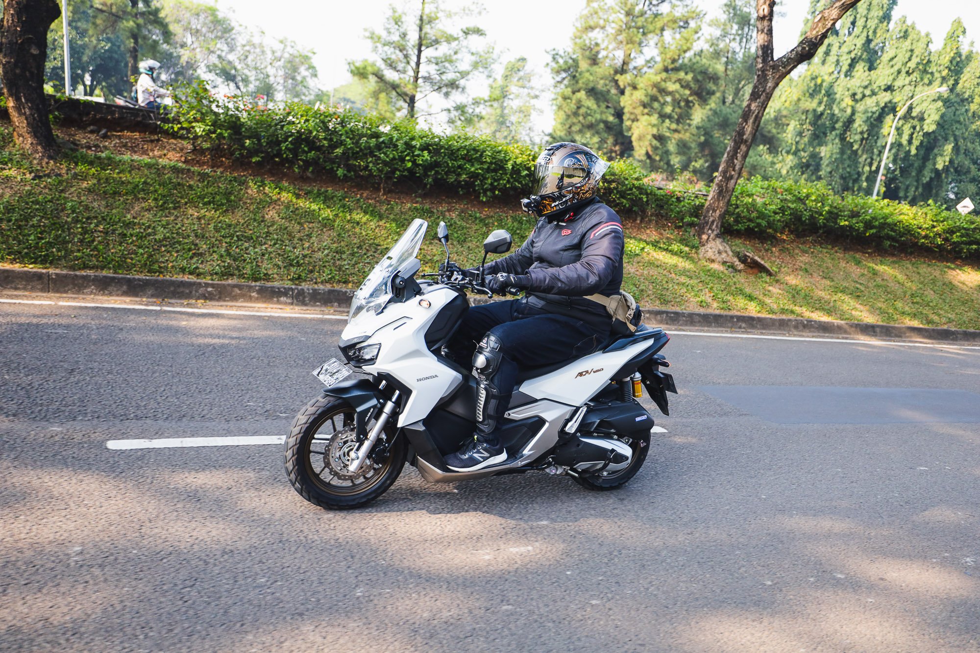 Review Honda ADV 160 2022 : Langsung Dibawa Touring, Ternyata Lebih ...